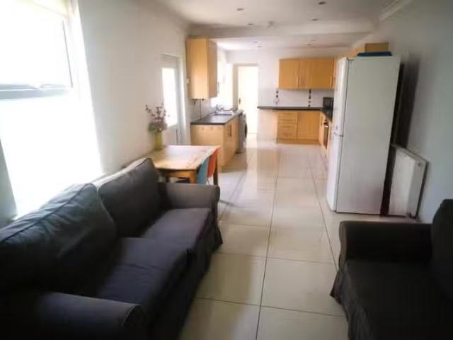 Cheap 2 BA 5 bedroom house for rent in Moy Road, Cardiff, CF24