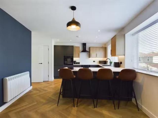 Unique 2 BA 5 bedroom house share for rent in Gloucester Road.