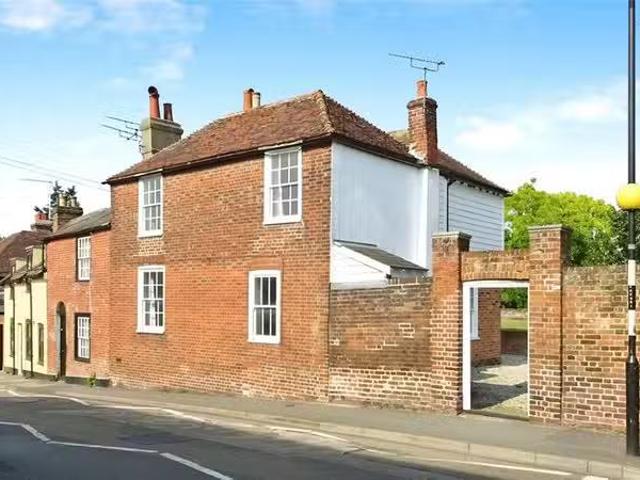 Charming 2 BA 5 bedroom Semi Detached House to rent, Forty Acr.