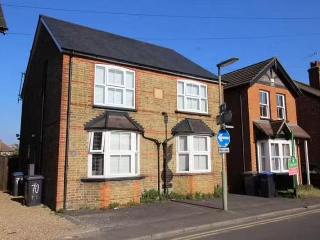 Charming 2 BA 5 bedroom Semi Detached House to rent, Hummer Ro.
