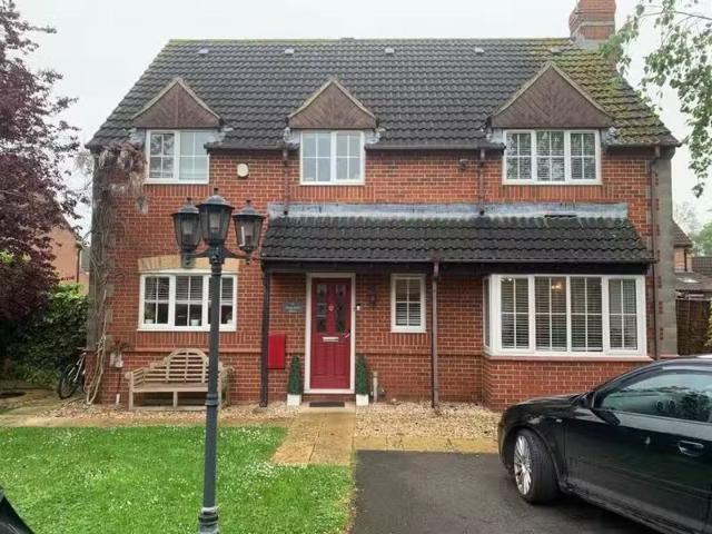 Cheap 2 BA 6 bedroom detached house for rent in Waterdale Clos.