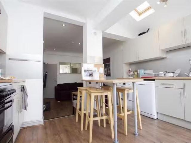 Cozy 2 BA 6 bedroom house for rent in Dawlish Road, Birmingham.