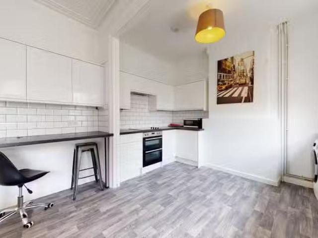 Unique 2 BA 6 bedroom house for rent in Shaftsbury Avenue, Bri.