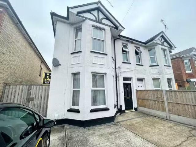 Deal! 2 BA 6 bedroom house for rent in Spacious Six Bedroom St.