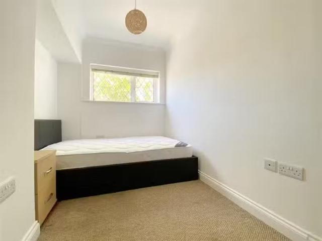 Rental! 2 BA 6 bedroom house share for rent in Church Walk B.