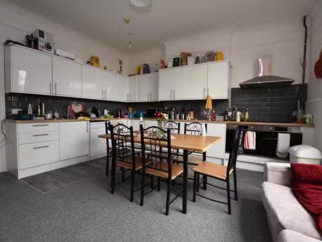 New 2 BA 7 bedroom terraced house for rent in Perry Road, Clif.