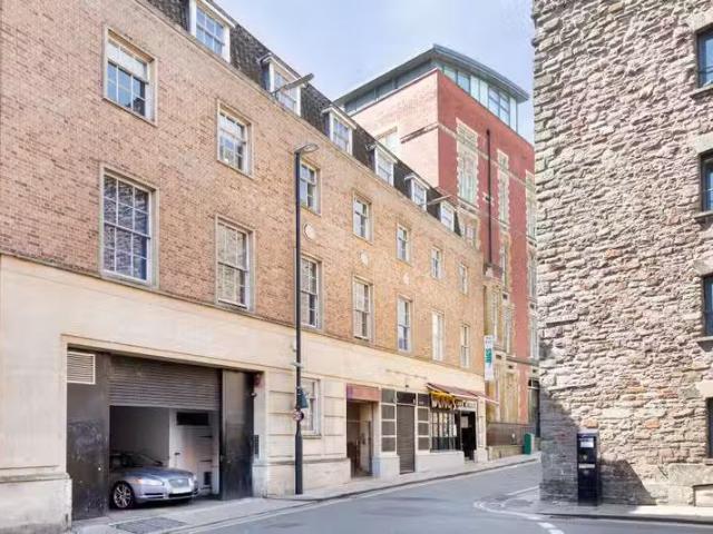 Rental! 2 BA 7 bedroom apartment for rent in Denmark Street, F.