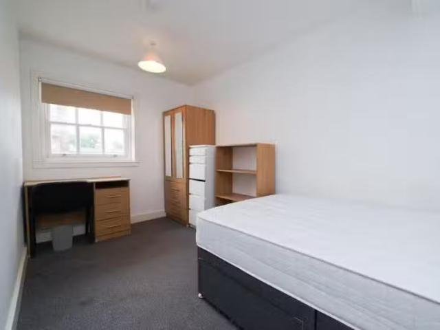 Rental! 2 BA 8 bedroom flat for rent in Regent Street, Leaming.