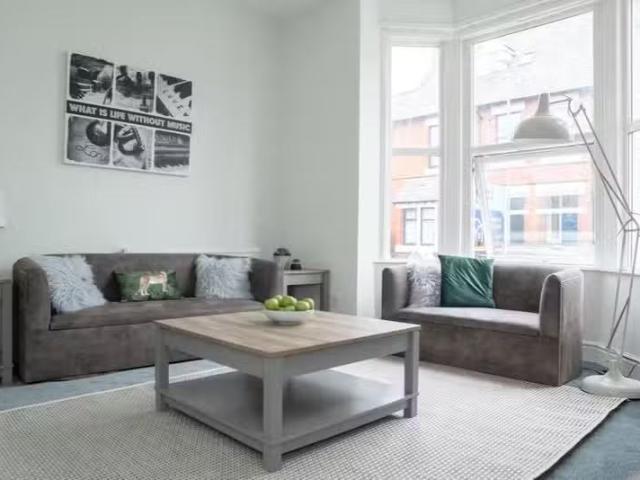 Just in! 2 BA 9 bedroom house share for rent in Bouverie Stree.