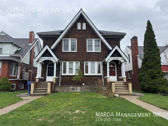 CHARMING 2 BED/1.5 BATH 2 STORY MAIN FLOOR UNIT + 70% OF HYDRO & GAS!