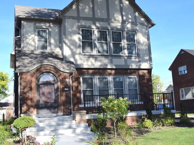 CHARMING 2 BED/1 BATH UPPER ON VICTORIA + HYDRO & GAS