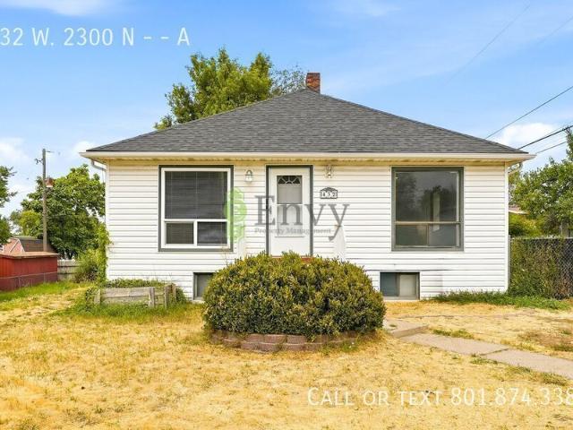 Charming 2 Bed, 1 Bath Pet Friendly Home with Modern Finishes! Available NOW!