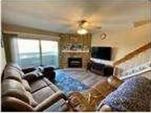 Charming 2 Bed 1.5 Bath Townhouse
