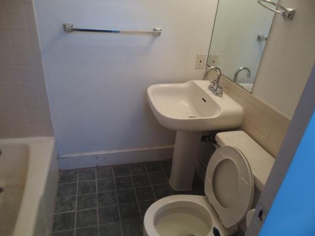 Charming 2 Bed 2 Bath Unit in South End, $2000