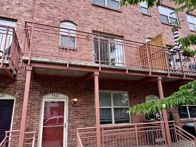 Charming 2 Bed 2.5 Bath Townhouse!