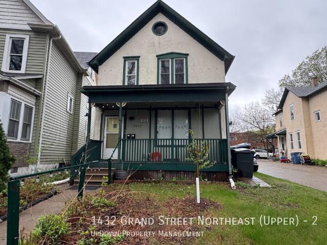 Charming 2 Bed Upper Duplex Retreat in the Heart of NE Minneapolis!