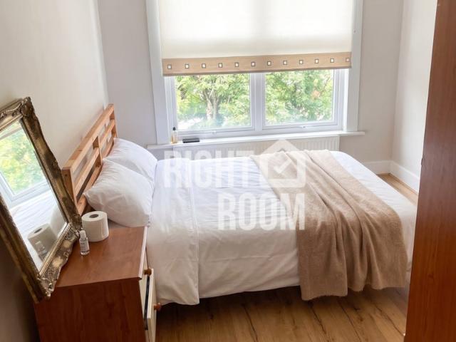 Charming 2 Bed in Lavender Hill Available ASAP