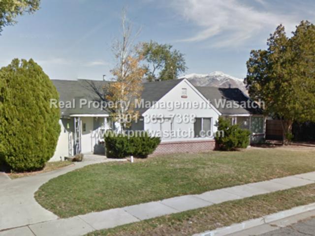 Charming 2 Bedroom 1 Bath Duplex Available Immediately!