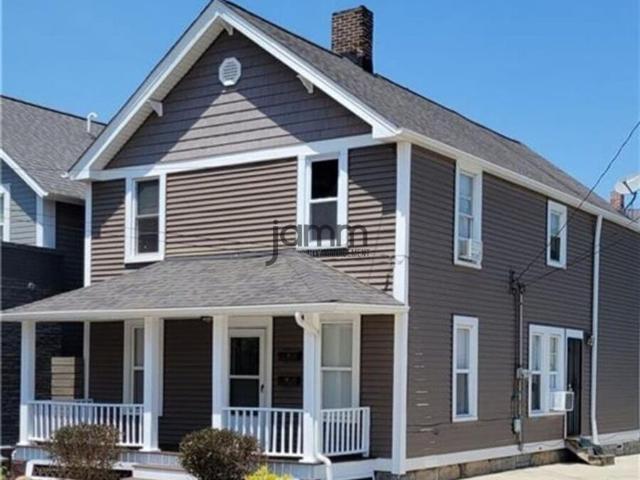 Charming 2 bedroom, 1 bathroom Apartment!