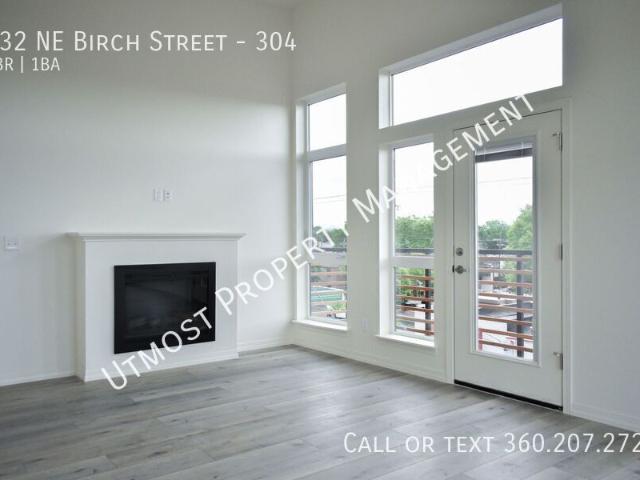 Charming 2 Bedroom, 1 Bathroom Apartment. Comfortable Living in a Great Location!