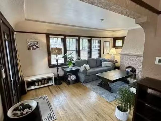 Charming 2 Bedroom, 1 Bathroom in a Prime Location! 1300 N 67.