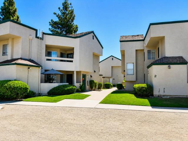 Charming 2 Bedroom 1 Bathroom in Bakersfield!