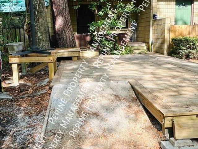 Charming 2 Bedroom 2.5 Bath Townhome