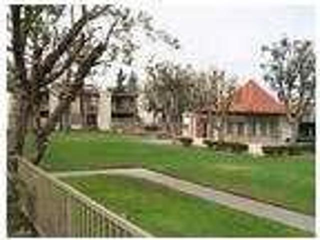 Charming 2 bedroom, 2 bath. Carport parking!