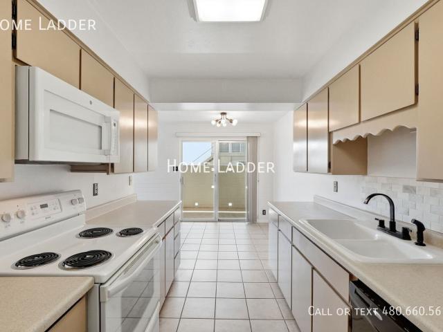 Charming 2 Bedroom 2 Bath Scottsdale Condo Across from Fashion Square!