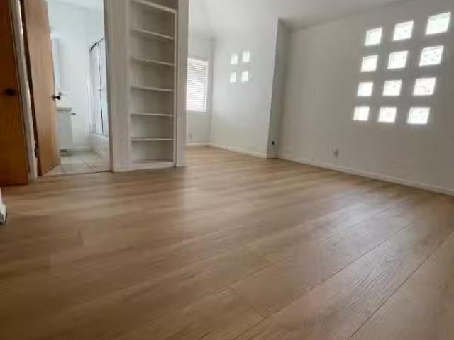 Charming 2 bedroom, 2 bath, 2 parking, upstairs apartment 163.