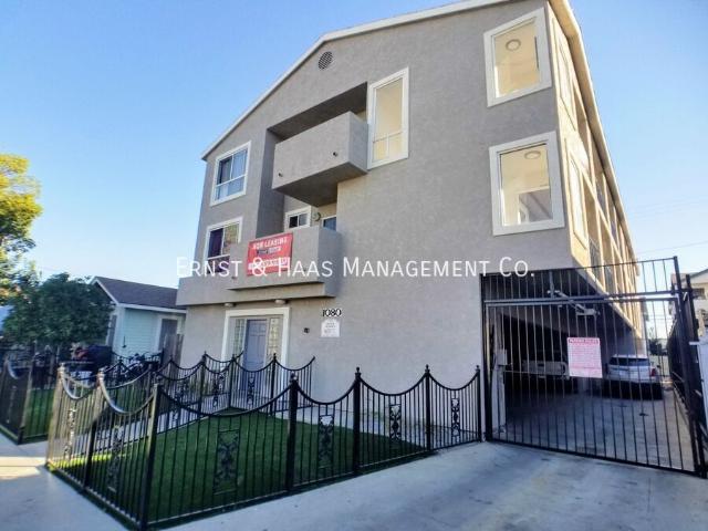 Charming 2 Bedroom, 2 Bathroom Condo Style Apartment with Parking!