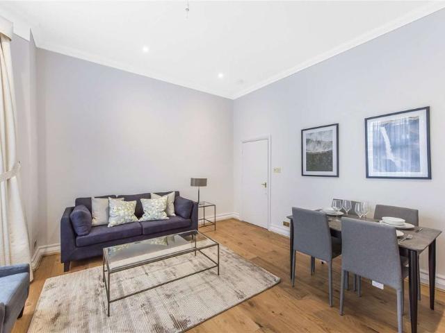 Charming 2 bedroom, 2 bathroom duplex apartment in the heart of Hampstead