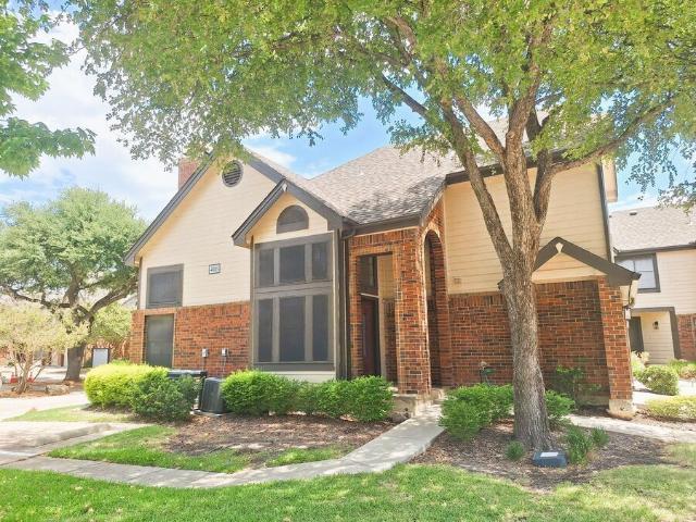 Charming 2 Bedroom Condo in Desirable Riverwalk Community