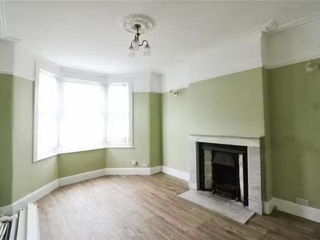 Cheap 2 bedroom apartment for rent in Bloomfield Road, Bristol.