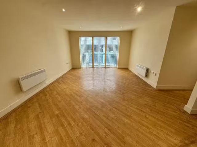 Cheap 2 bedroom apartment for rent in Canal Wharf, B1