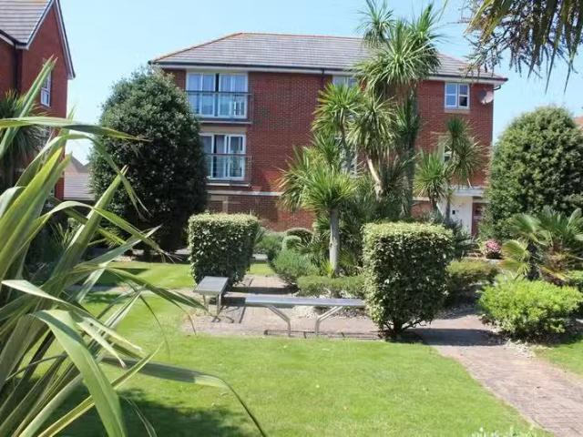 Charming 2 bedroom apartment for rent in Caroline Way, Eastbou.