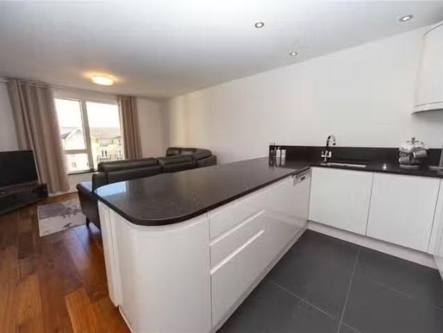 Cozy 2 bedroom apartment for rent in Sirius House, Falcon Driv.