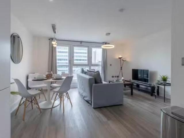 Cozy 2 bedroom apartment for rent in Temple House, Temple Stre.