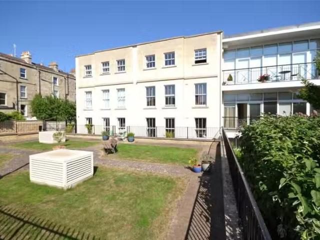 Cheap 2 bedroom apartment for rent in Victoria Bridge Court, V.