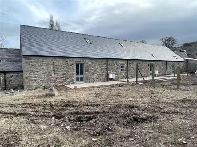 Nice 2 bedroom barn conversion for rent in 3 Stables Court, Ha.