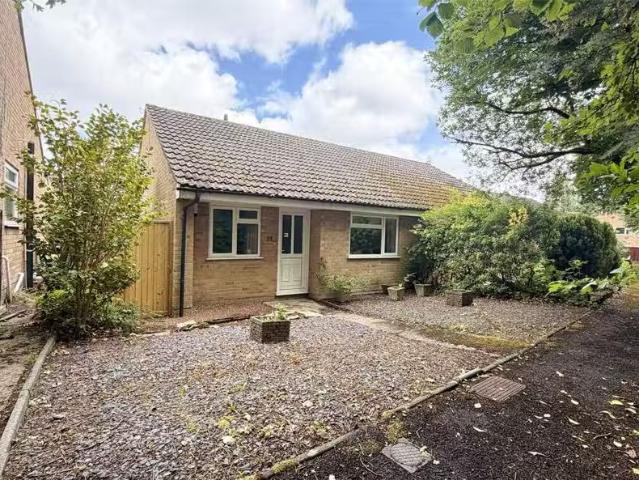 Charming 2 bedroom bungalow for rent in Badger Way, Verwood, D.
