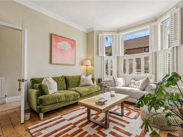 Charming 2 bedroom garden flat. Bottom half of a Victorian house with a lovely square reception room at the front, a good kitchen and bathroom as well as a good utility/pantry area with doors on to a pretty garden. Close to Wandsworth Town and Earlsfield