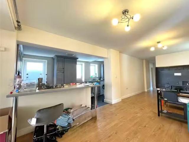 New 2 bedroom detached house for rent in Silver Street, Trowbr.