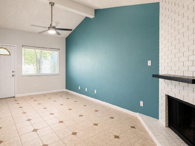 Charming 2 Bedroom Duplex Oasis in Sacramento Comfortable Living!