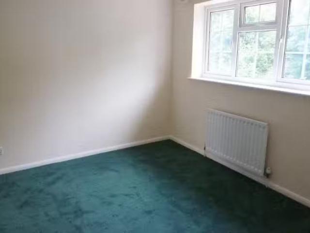 Cozy 2 bedroom end of terrace house for rent in Fiveways Close.