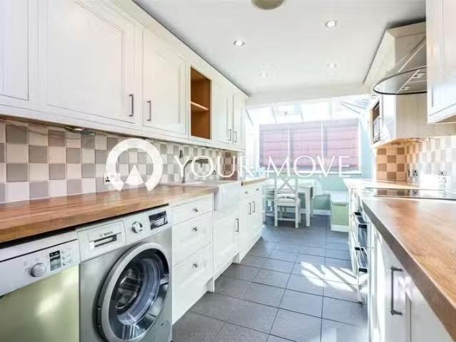 For Rent! 2 bedroom End Terrace House to rent, Waterloo Road.