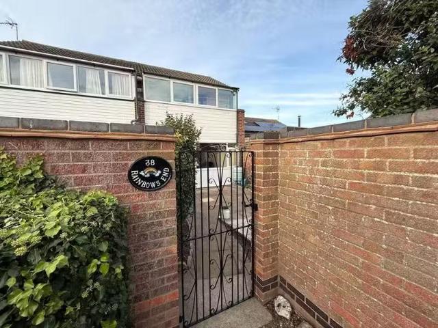 Unique 2 bedroom End Terrace House to rent, Kipling Close, Kes.