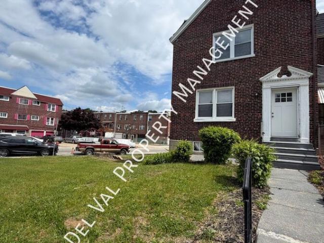 Charming 2 Bedroom First Floor Apartment with Private Parking in Cedarbrook