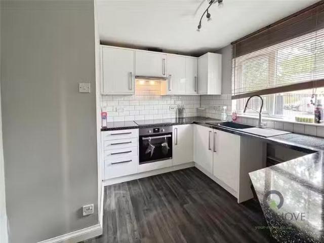 Cheap 2 bedroom Flat to rent, Pitfield Crescent, London, SE28.