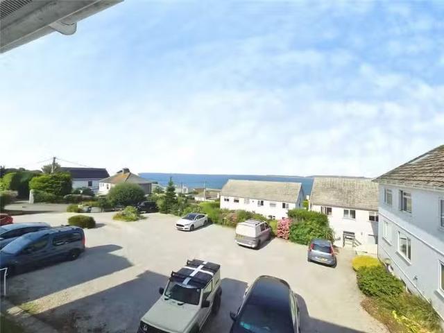 Deal! 2 bedroom Flat to rent, Valley Road, Carbis Bay, TR26 £.